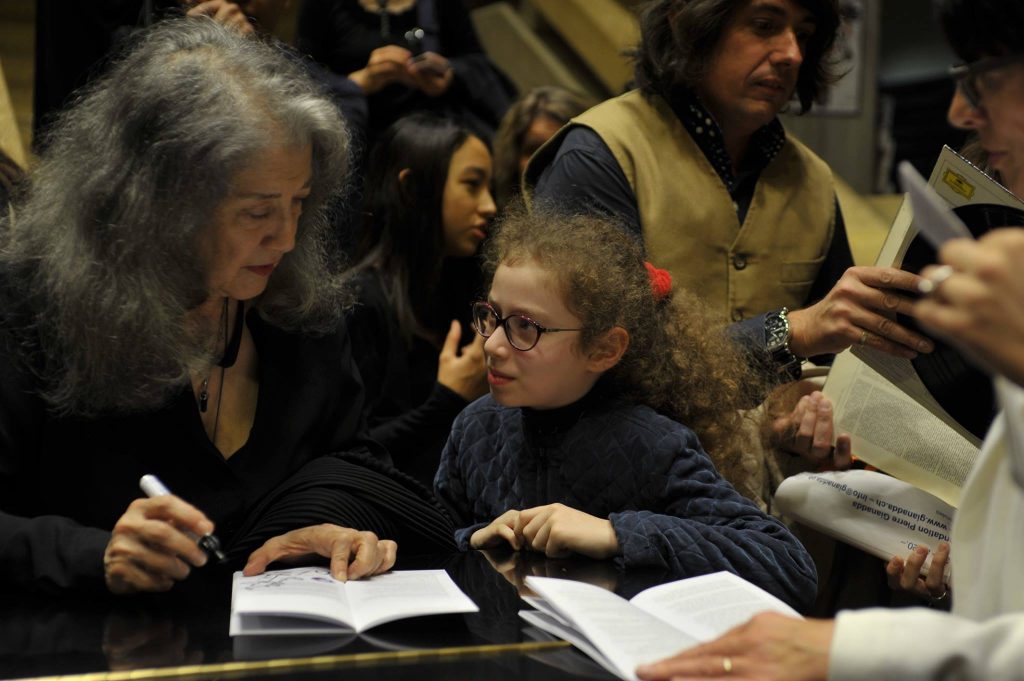 Arielle Beck – Pianiste – Artistes en Action